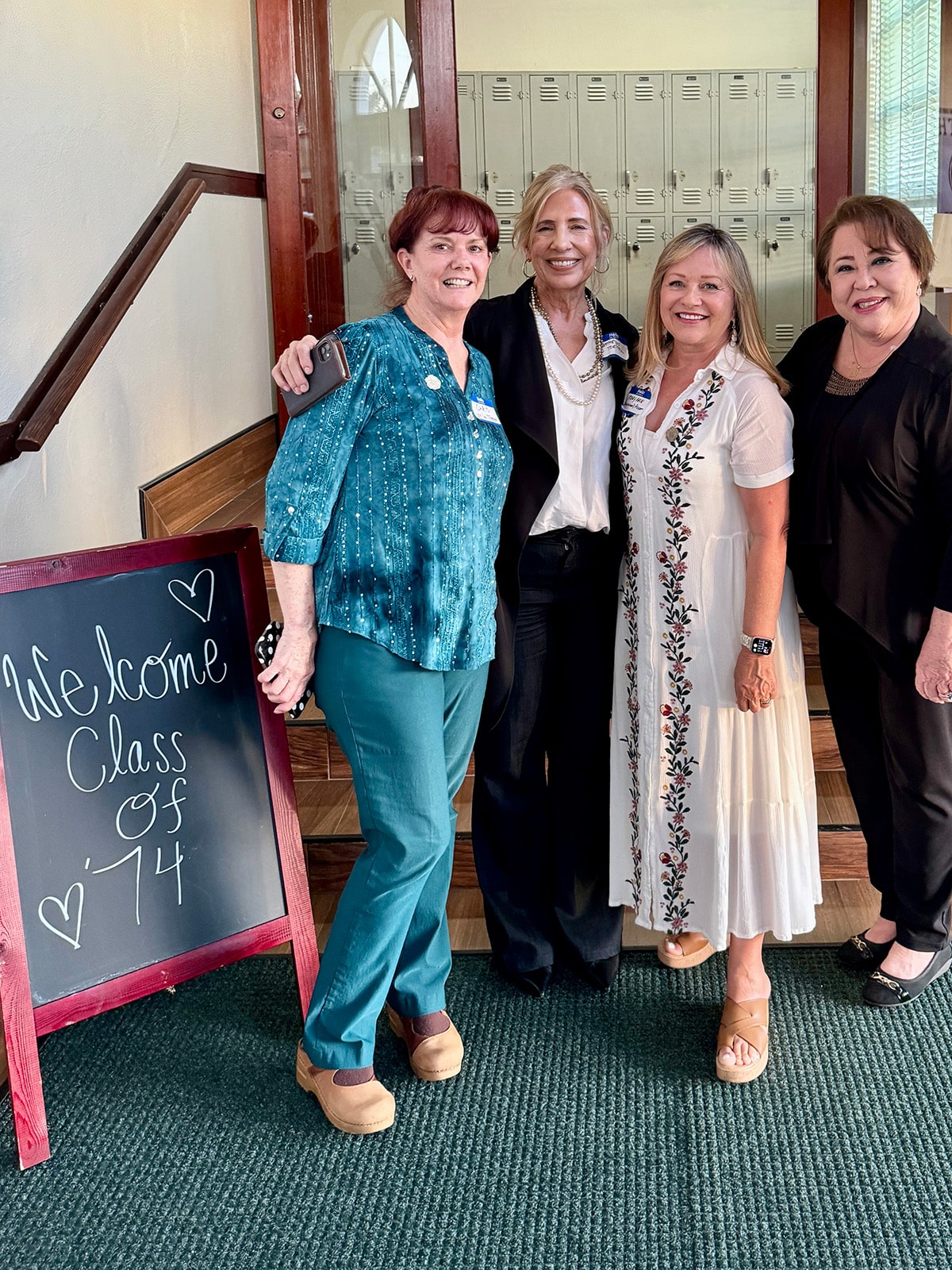 Cool White Summer Outfits For Women Over 50 | Classic Casual Home