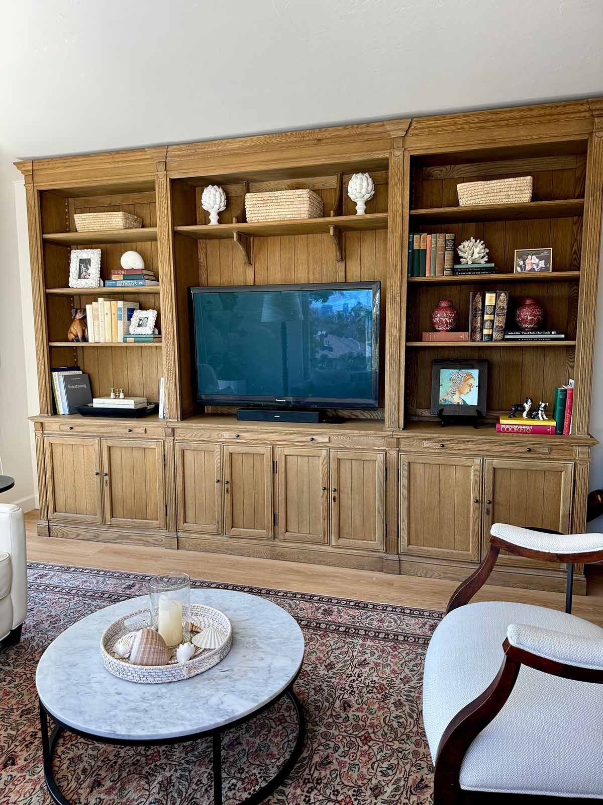 How To Style Bookshelves Using Decor You Have And More | Classic Casual ...